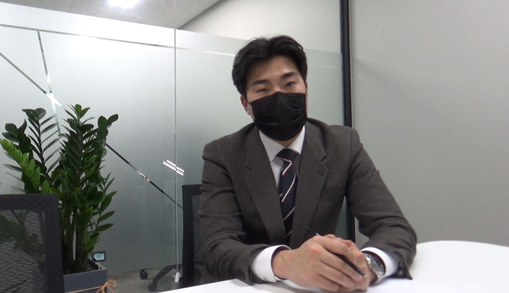  IS 100 1 CHA NEWSROOM